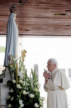 Fatima: Pope Consecrates All Priests in the World to Mary - Europe ...