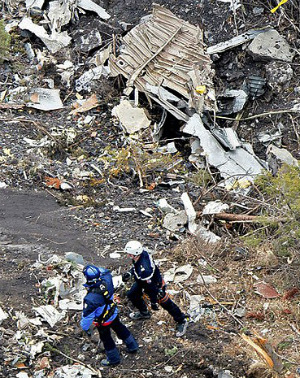 CO-PILOT LOCKED CAPTAIN OUT OF COCKPIT: Chilling last minutes of ...