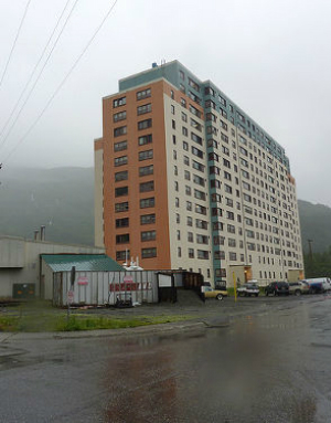 Entire Alaskan town's population amazingly lives in a single housing ...