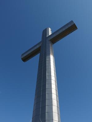 Amazing 'Bulletproof' cross under construction in middle of Christian ...