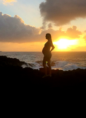 Inspirational pro-surfer Bethany Hamilton welcomes first baby (Photos ...