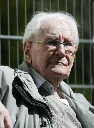 Former 'Accountant of Auschwitz' asks God for forgiveness during trial ...