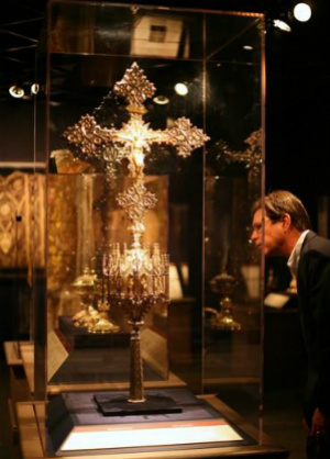 Never before seen Vatican artifacts on display in Philadelphia - Travel ...