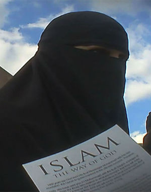 Undercover reporter reveals secret FEMALE ISIS organization in Britain ...