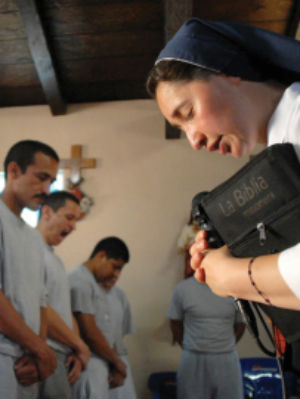 First time in 400 years - 61 cloistered nuns go to prison - Living ...