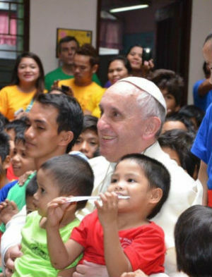 Pope Francis visits 'SOS Mother' - Marriage & Family - Home & Family ...