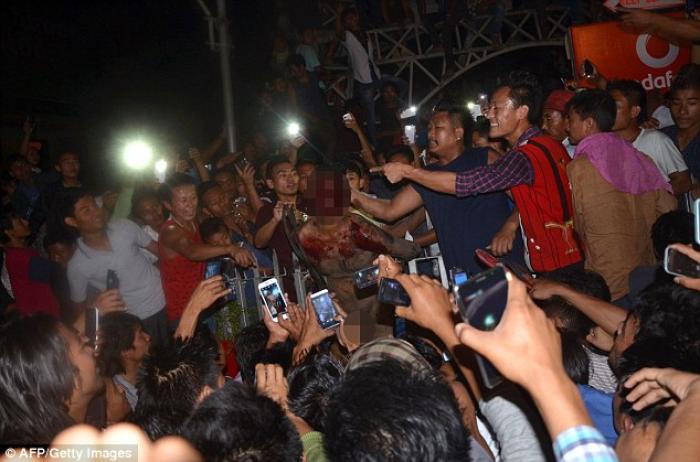 Accused Rapist Stripped And Dragged Out Of Prison By Angry Indian Mob